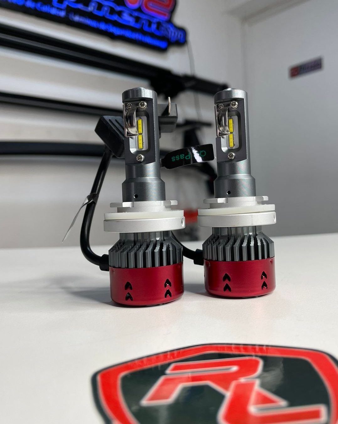 LED V6 H15 8.000LM PARA “ALTA Y BAJA” – Redline Equipment